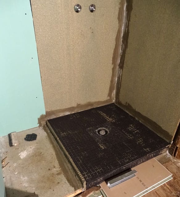 Pose d'une cabine douche en kit de la marque Schulte